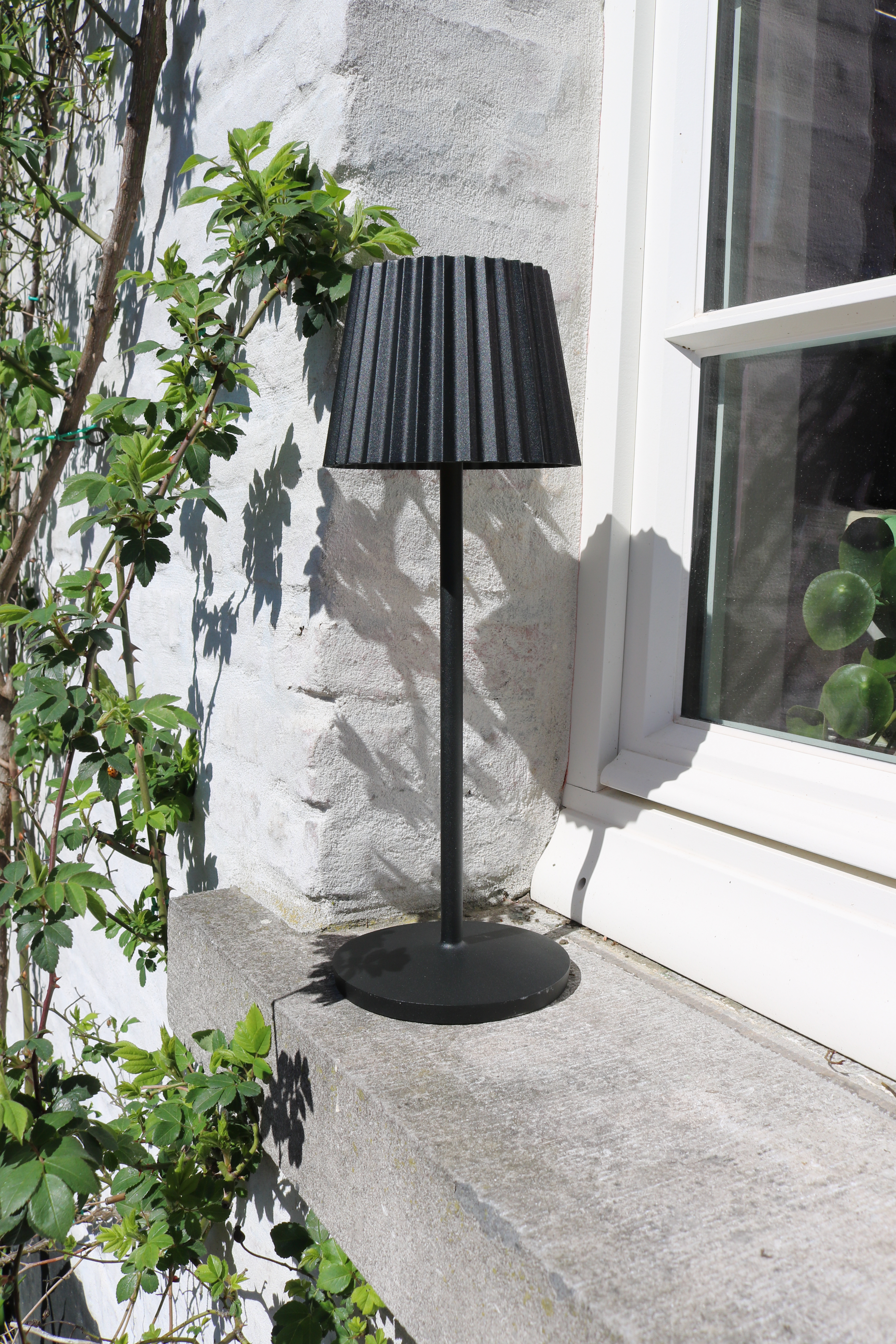Lucide JUSTINE Rechargeable Table lamp Indoor Outdoor Battery pack LED Dim. 1x2W 2700K IP54 With wireless charging pad Black